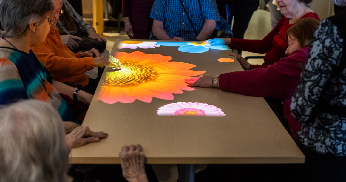 Tovertafel: une table magique au CHSLD Laurendeau - Journaldesvoisins.com