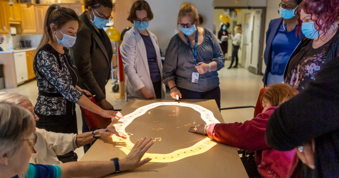 Tovertafel: une table magique au CHSLD Laurendeau - Journaldesvoisins.com