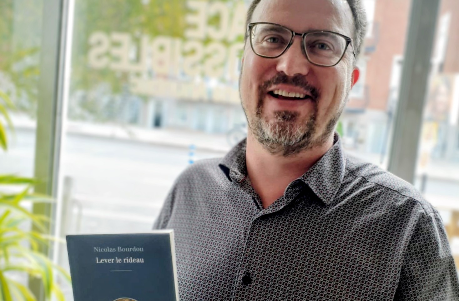 Nicolas Bourdon publie un recueil de nouvelles - Journaldesvoisins.com